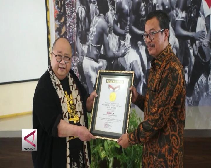 Bentangkan Logo TNI di Puncak Carstensz - ANTARA News