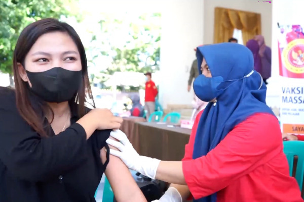 COVID-19 naik lagi, Menkes ajak masyarakat segera divaksinasi booster - ANTARA News