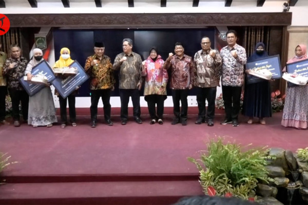 Mensos Risma tekan angka kemiskinan ekstrem dengan PENA dan RST ...