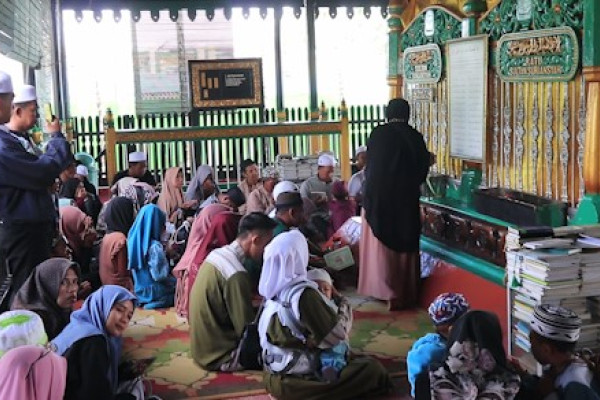 Tradisi lebaran dengan berziarah ke Makam Raja Banjar - ANTARA News