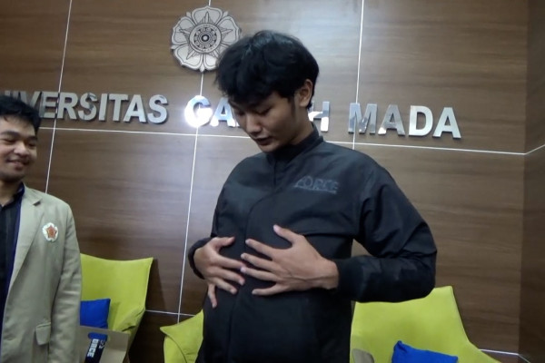 Mahasiswa UGM perkenalkan jaket keselamatan dilengkapi kantong udara ...