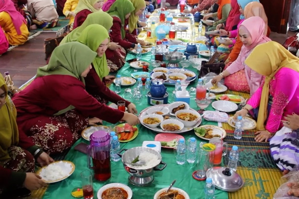 Sambut HUT ke-252 Pontianak gelar tradisi saprahan massal - ANTARA News
