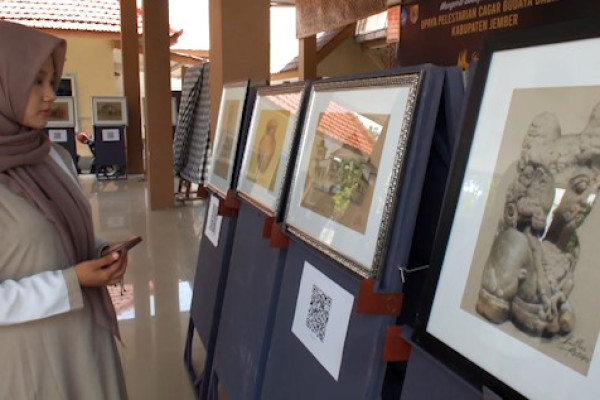 20 bangunan cagar budaya Jember diabadikan dalam karya "drawing pen ...