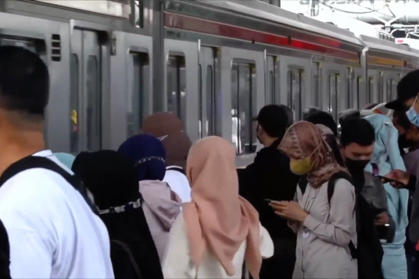 Mulai Desember pengguna KRL bisa cek kepadatan gerbong lewat C-Acces - ANTARA News