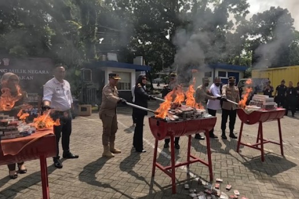 4,6 juta batang rokok ilegal dimusnahkan di Bogor - ANTARA News