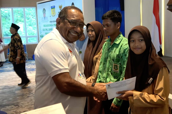 657 pelajar di Papua terima beasiswa pendidikan - ANTARA News