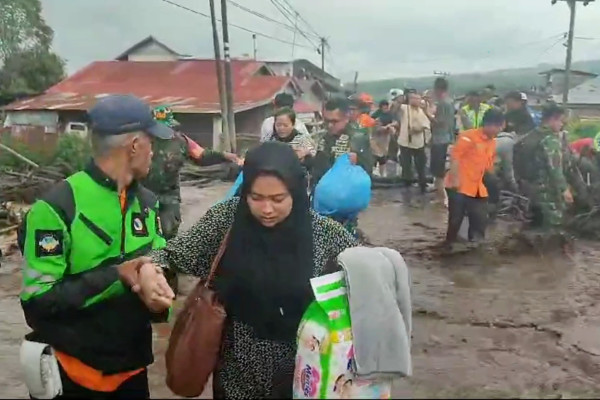 Banjir lahar dingin Gunung Marapi landa tiga daerah di Sumbar - ANTARA News