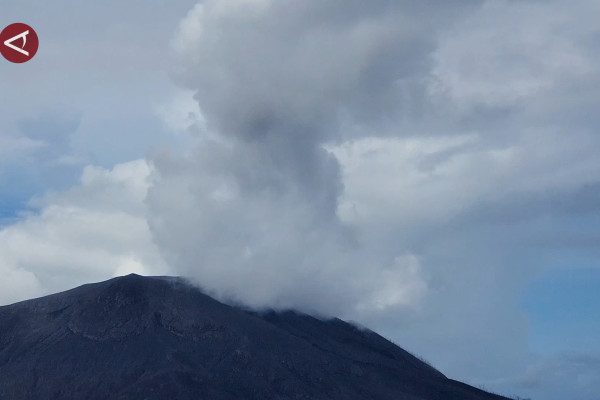 Gunung Ruang kembali erupsi, tinggi kolom capai 2.000 meter - ANTARA News