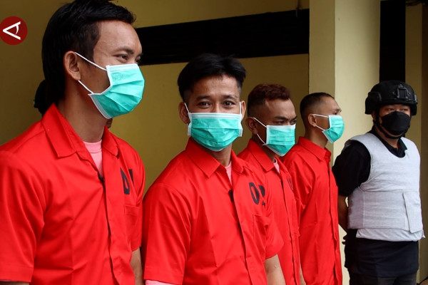Polisi ringkus penyelundup narkoba Rp54 miliar jaringan Fredy Pratama - ANTARA News