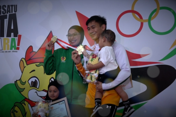 Pasangan suami istri berbeda provinsi raih medali emas pada PON 2024 - ANTARA News