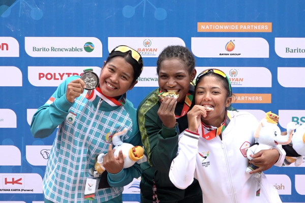 Usai vakum, Stevani persembahkan medali emas untuk sang buah hati ...