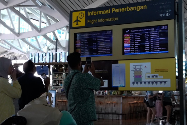 Bandara Ngurah Rai catat 60 persen penerbangan meski terdampak erupsi - ANTARA News