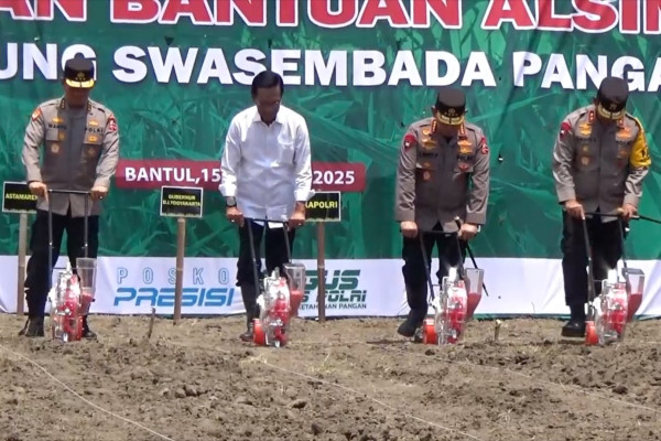 Kapolri dan Sri Sultan tanam jagung untuk dukung swasembada pangan - ANTARA News