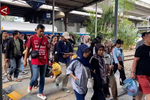 H-2 Lebaran, puncak arus mudik terjadi di Stasiun KAI Medan - ANTARA News