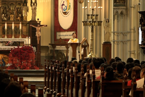 Umat Katolik ikuti misa kenaikan Yesus Kristus di Katedral Jakarta - ANTARA News