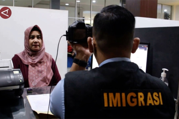 Ditjen Imigrasi resmi berlakukan layanan paspor elektronik di Kalbar - ANTARA News