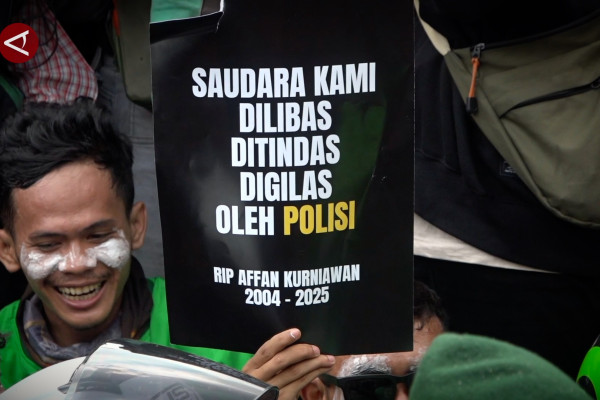 Di Kwitang, suara massa bergema menuntut keadilan bagi Affan Kurniawan ...