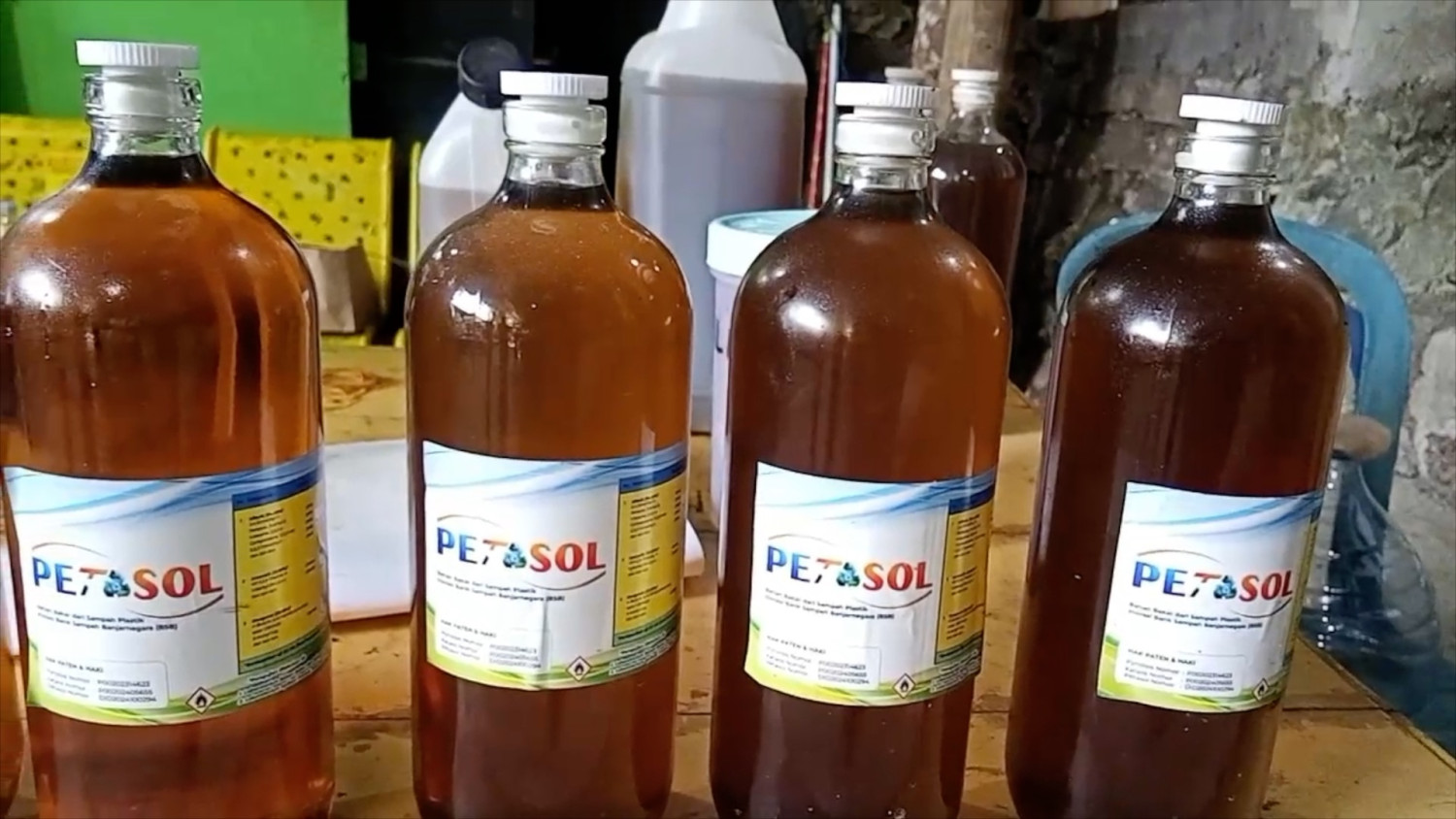 Kelompok masyarakat di Bantul sulap sampah plastik menjadi solar ...