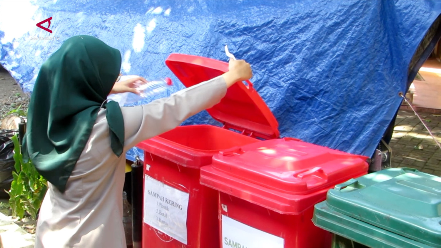 Ikuti arahan pemda, BPBD Jember mulai lakukan pemilahan sampah - ANTARA ...